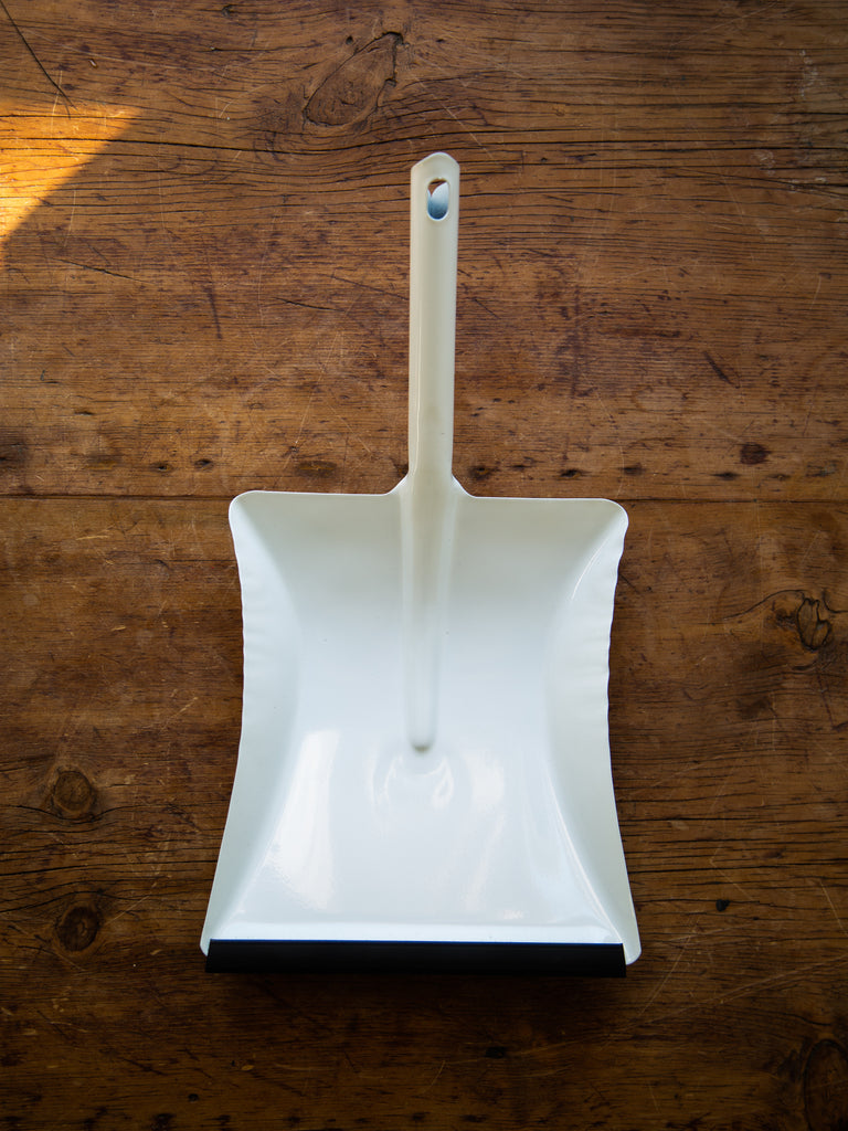 White Enamel Dust Pan – Est Australia Pty Ltd